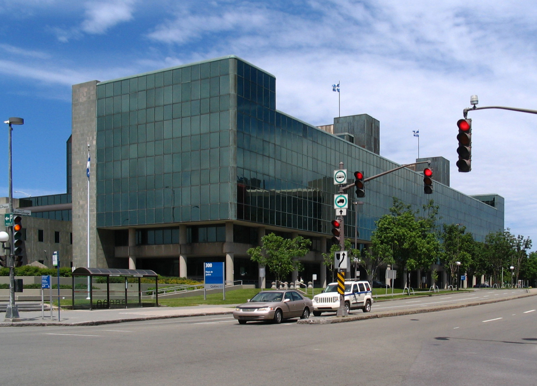 Palais-Justice-Quebec-wiki - PLANIFIKA
